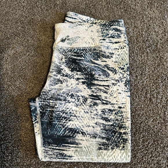 Fabletics | Pants & Jumpsuits | Fabletics Capri | Poshmark